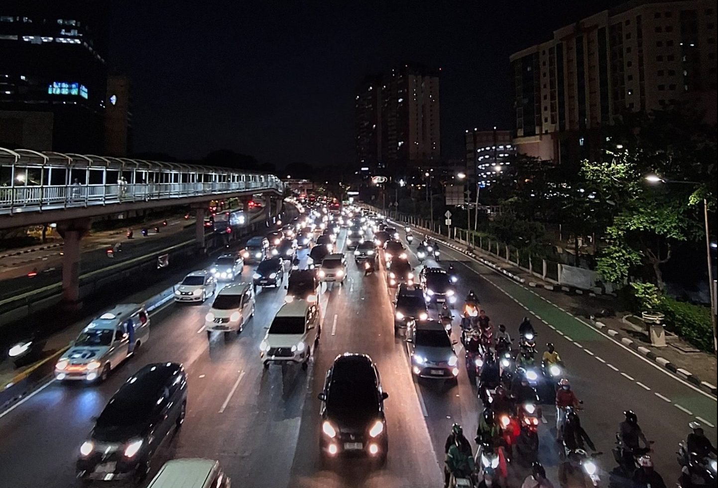 Lirih Suara Kita Pun Luruh: Kumpulan Puisi Butuhbacaan › Sudut Kantin ...