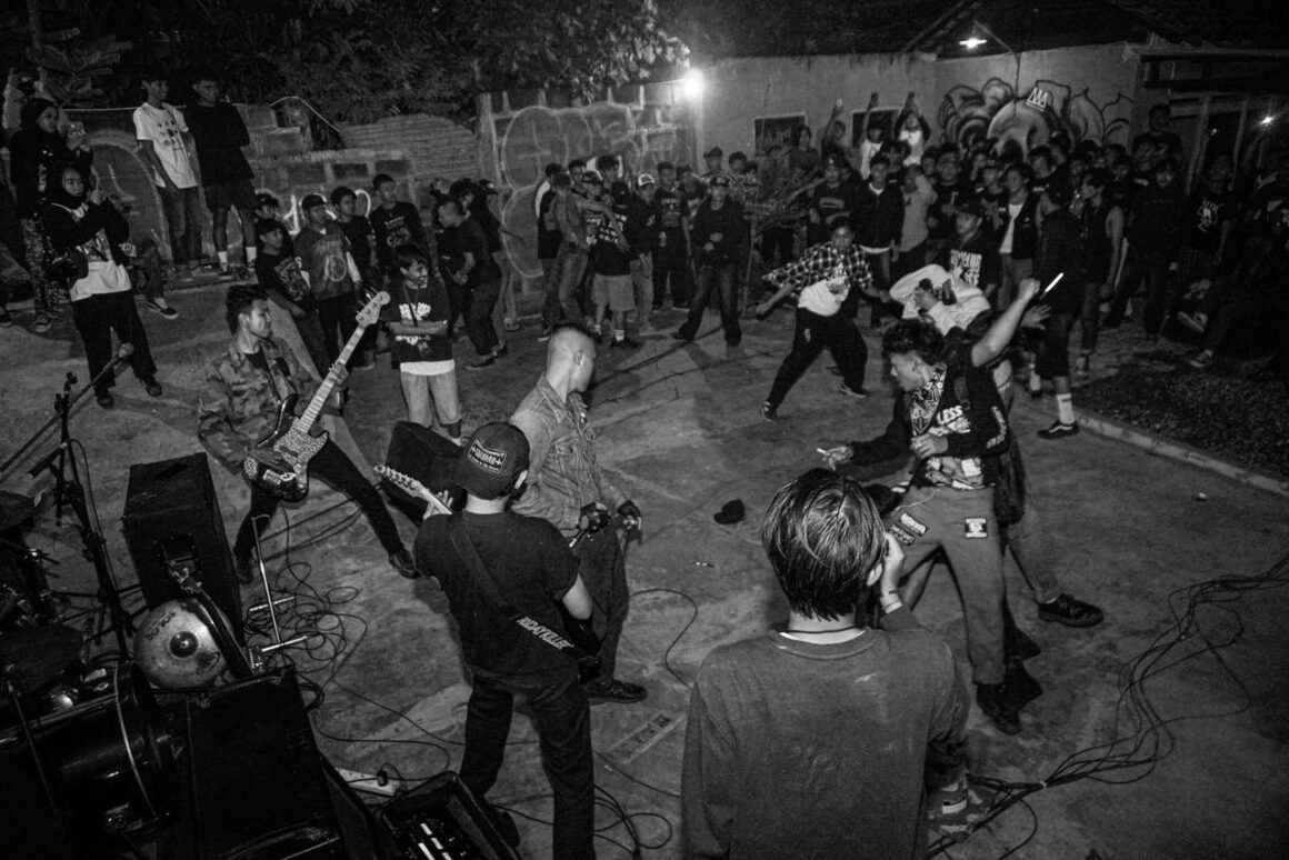 Ledakan Suara Zekzek, Album S/T jadi Kritik dari Tubuh dan Ruang ...